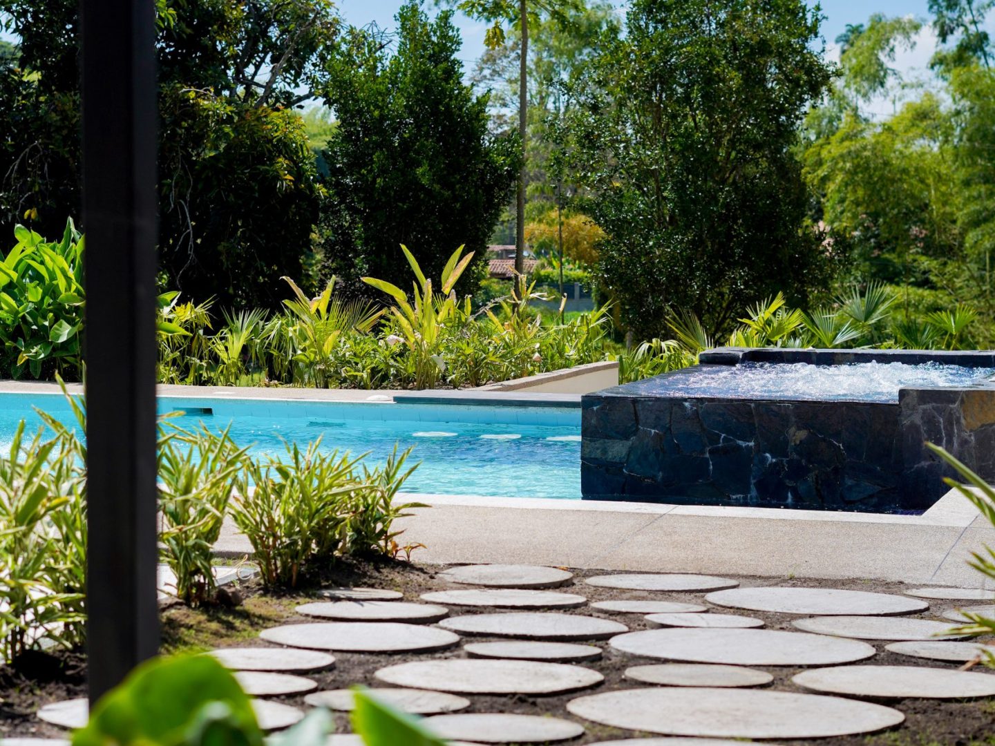 Top 30 Cannabis-Friendly Hotels and Resorts for 2025 – Cannabix Travel